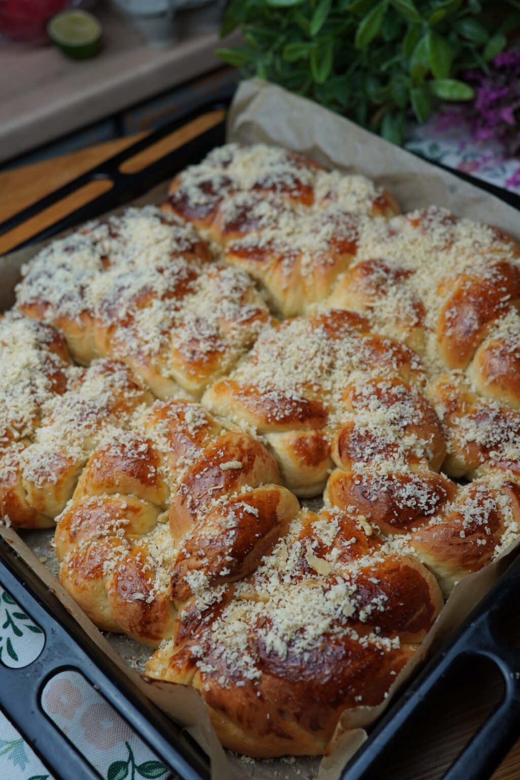 Moldovan mucenici, perfect recipe. Salted and with a lot of walnuts ...