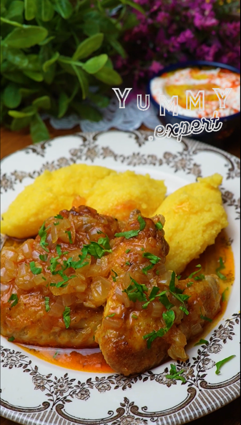 Chicken Wings in Onion Sauce with Garlic Sauce and Hot Sauce ...