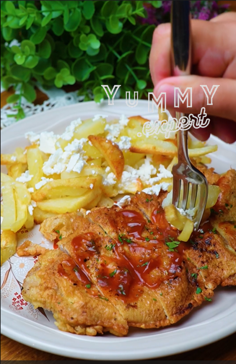 Crispy Pork Schnitzels with Fried Potatoes | Șnițeluri crocante de porc ...