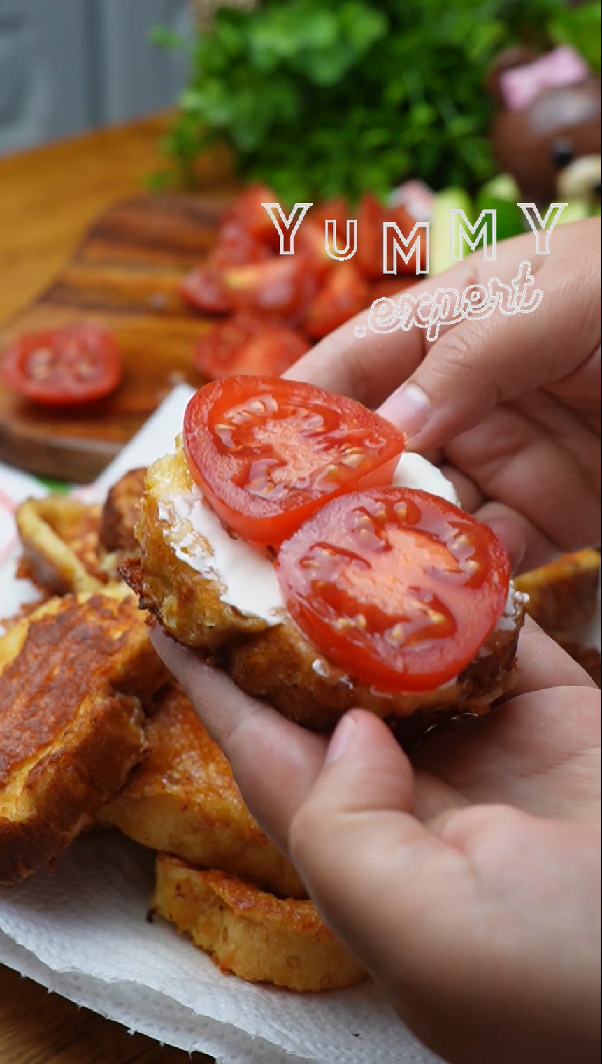 Cheesy Savory French Toast (Frigănele) - Yummy Expert